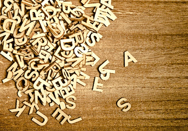 Holzbuchstaben zum Hinstellen und für die Wand | wall-art.de