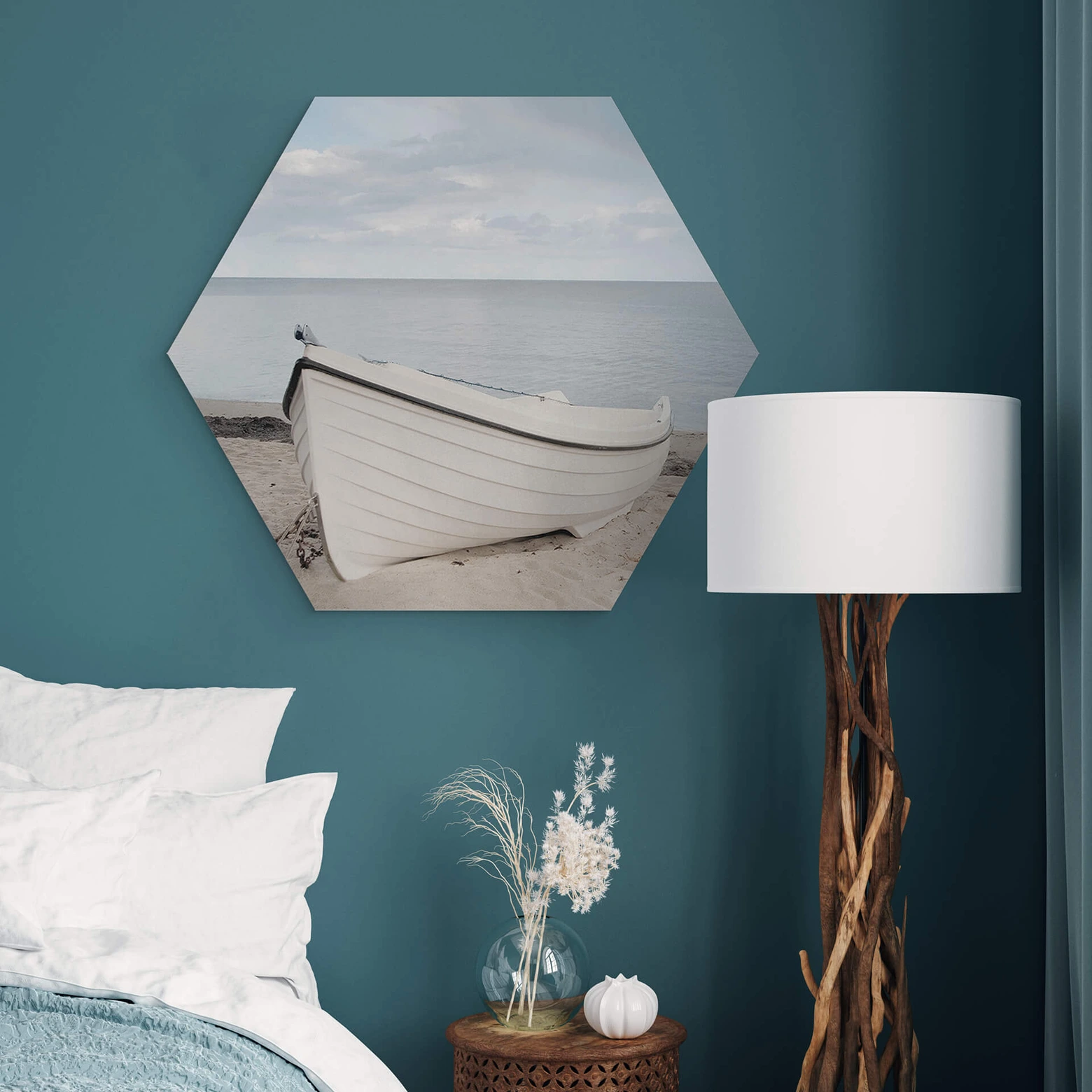 Hexagon Wandbild Boot am Strand - Alu-Dibond | wall-art.de