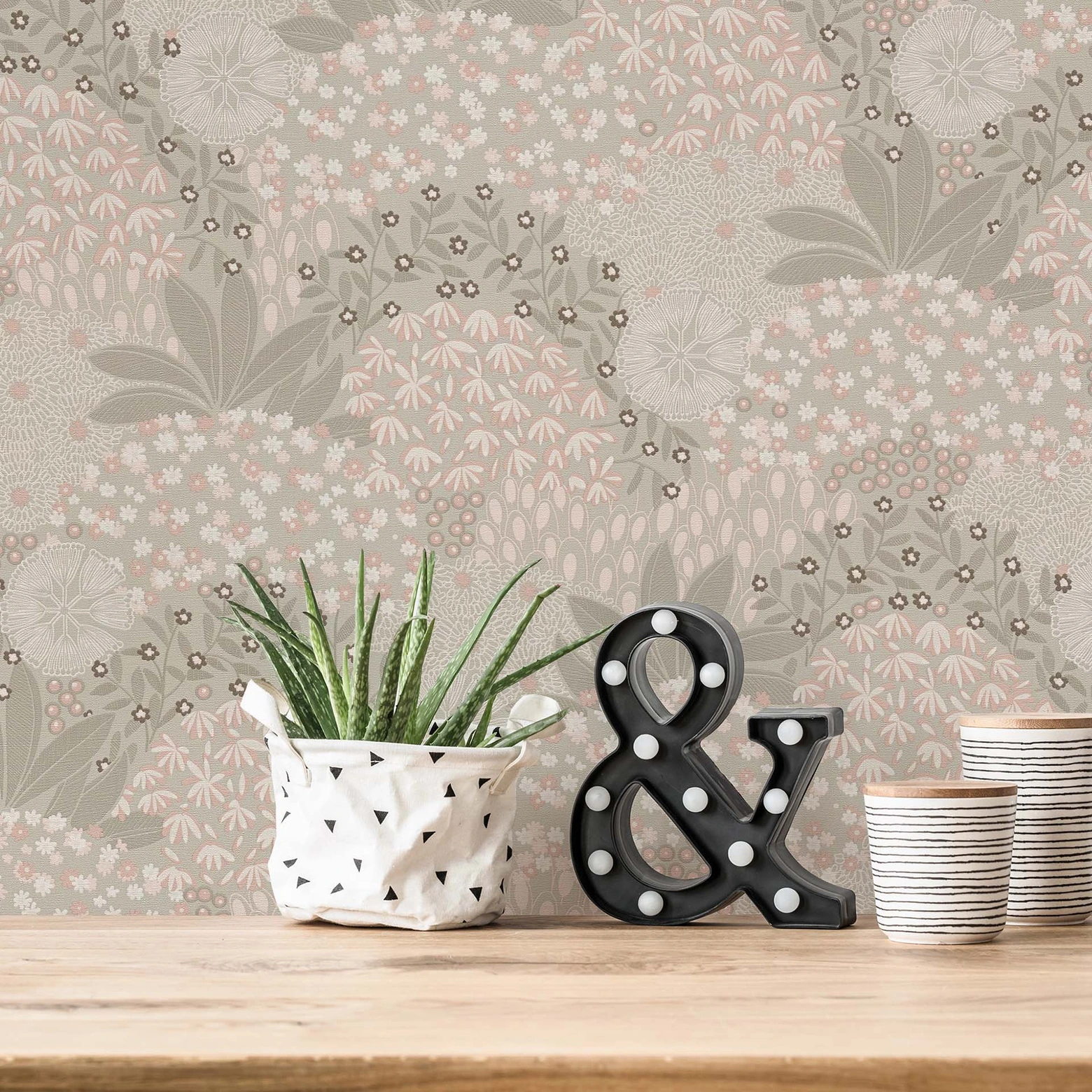 Florale Tapete mit Blumen und Blättern Beige - Natur Vliestapete ...