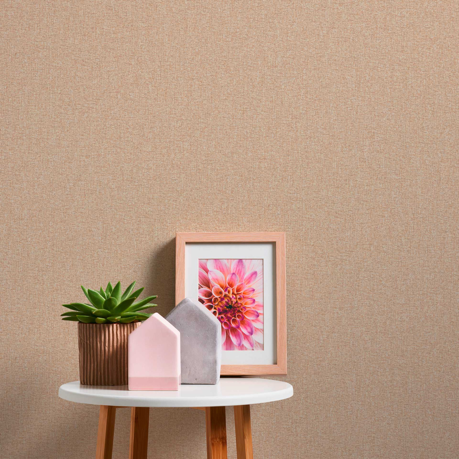 ensfarvet tapet med strukturmønster beige - tapet med stoflook | wall ...