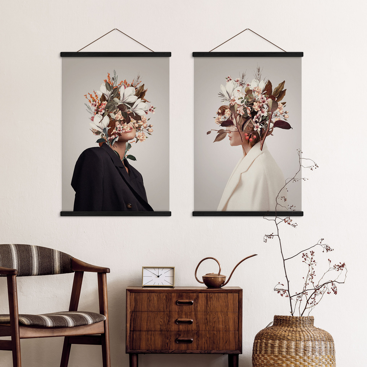 Textile poster Feminine flowers - Moth | wall-art.com