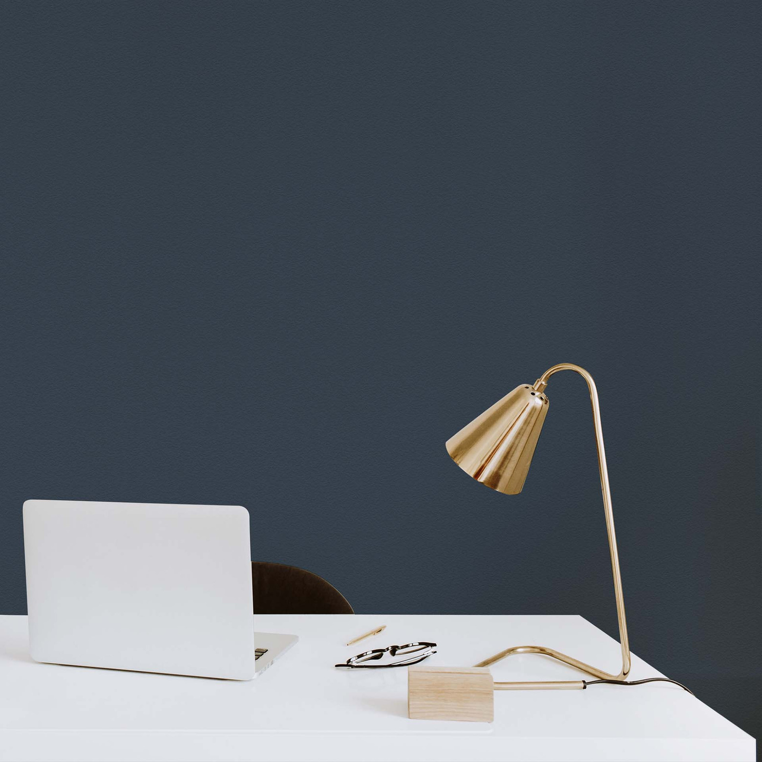 Muurverf blauw zijdemat - THE COLOR KITCHEN Blooming Blueberry | wall ...