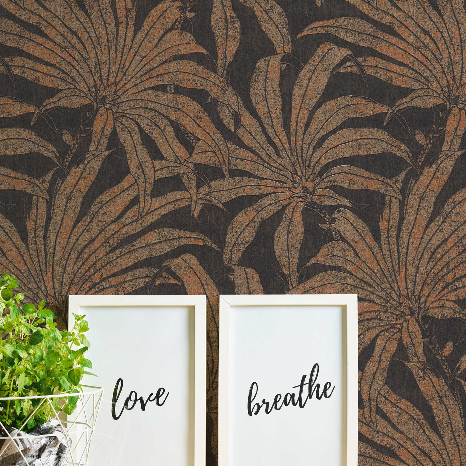 jungletapet lys blank sort guld - mønstret tapet med planter | wall-art.dk